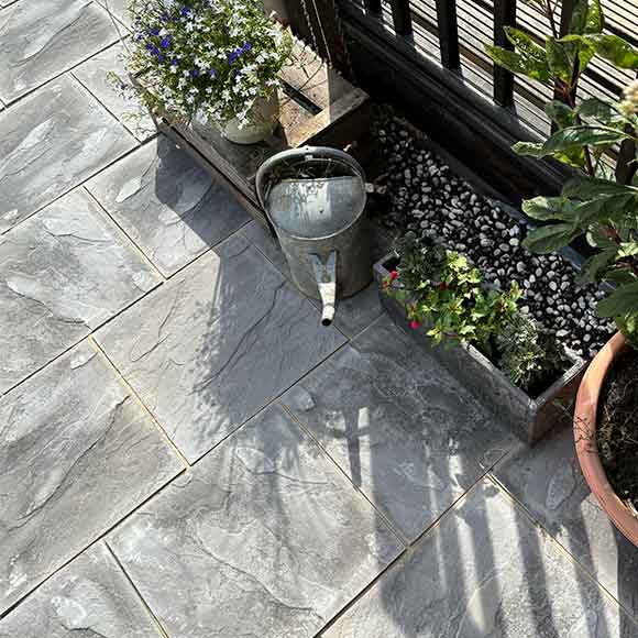 Brett Broadway Economy Riven Utility Paving Slabs 450x450x32mm Charcoal ...